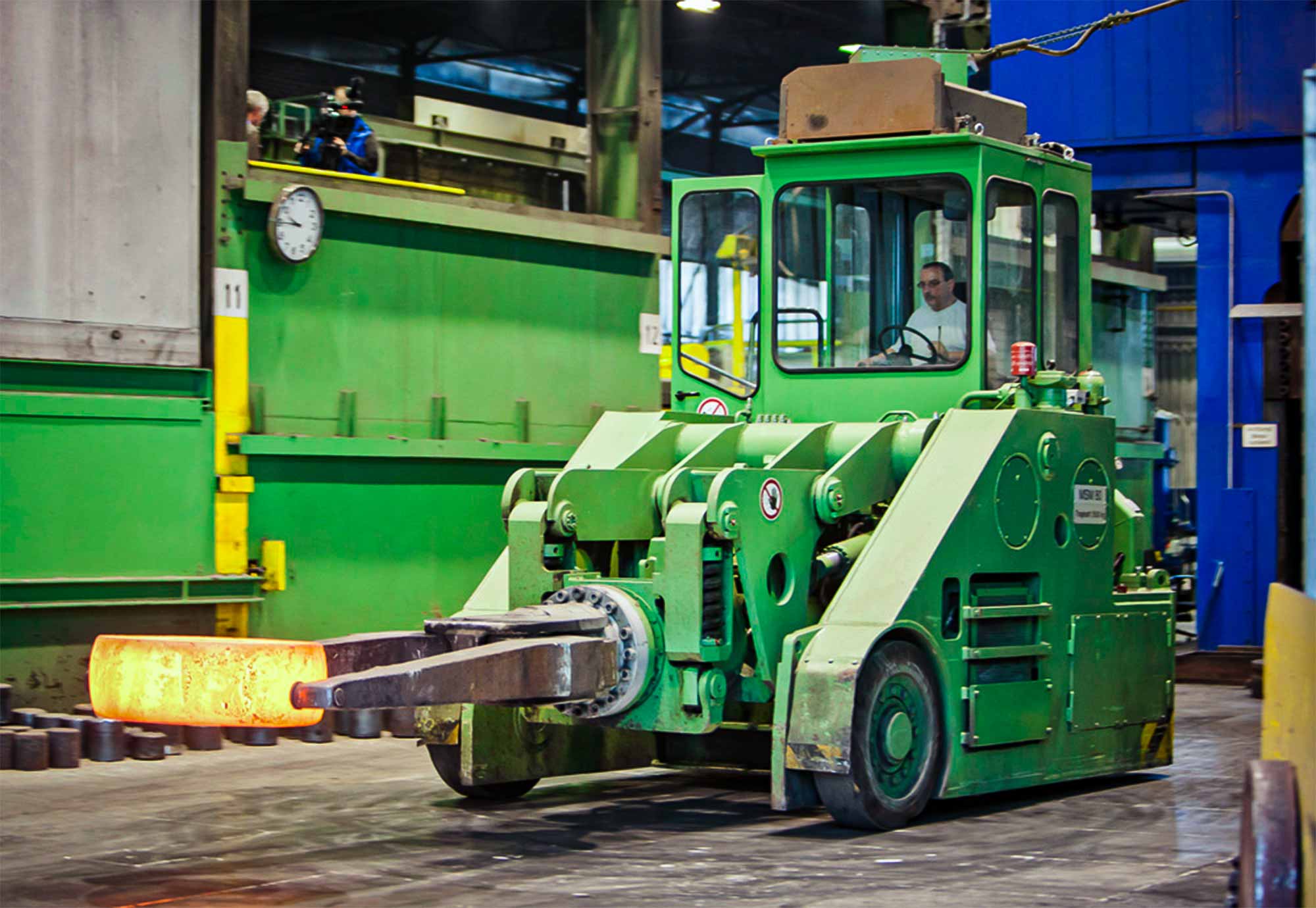 Mobile Forging Manipulators | Dango & Dienenthal